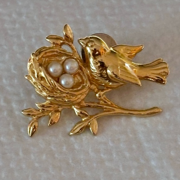 Avon | Accessories | Vintage Avon Gold Bird And Nest Brooch | Poshmark